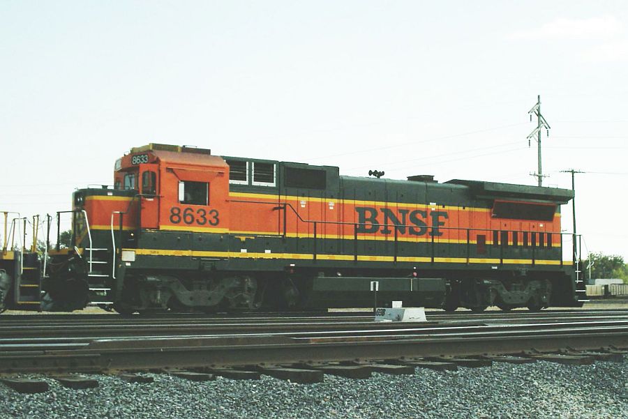 BNSF B 40-8 8633